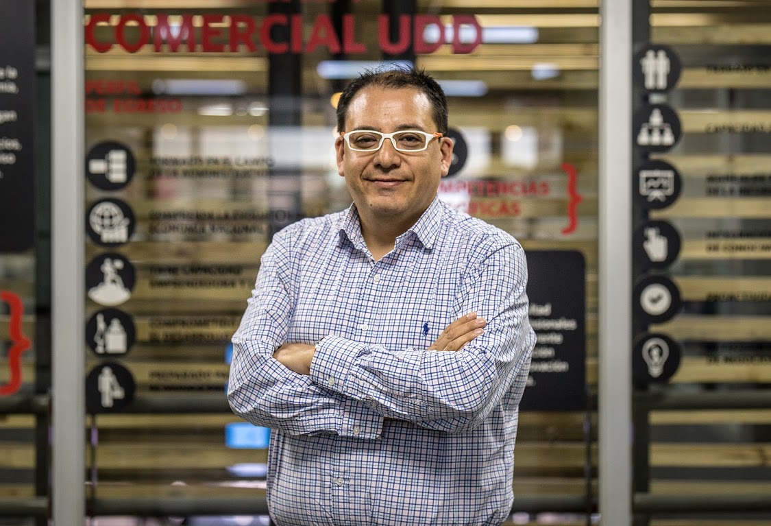 Carlos Smith - Facultad de Economía y Negocios