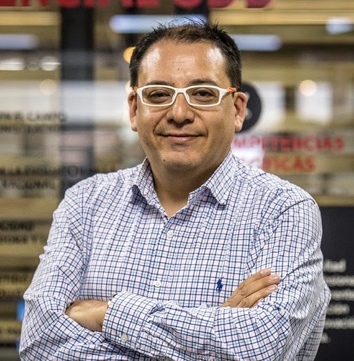 Carlos Smith - Facultad de Economía y Negocios