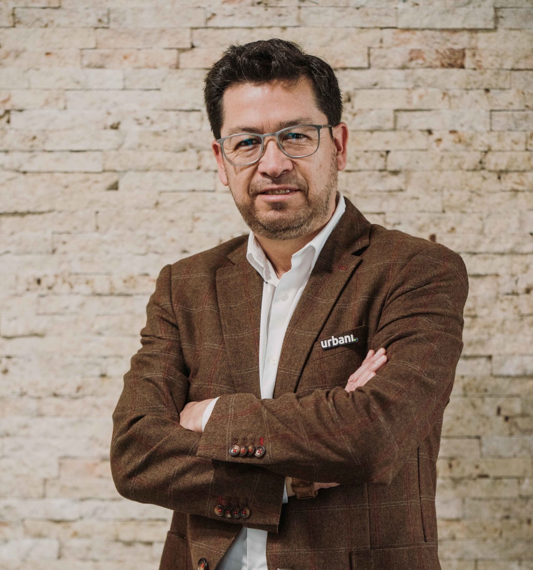 Claudio Basualto - Facultad de Economía y Negocios