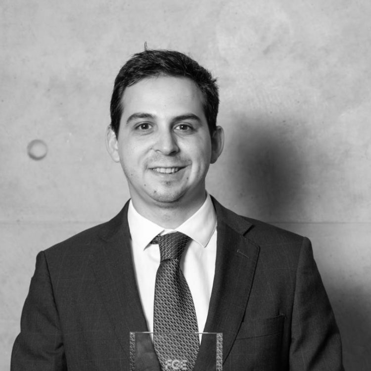 - Facultad de Economía y Negocios